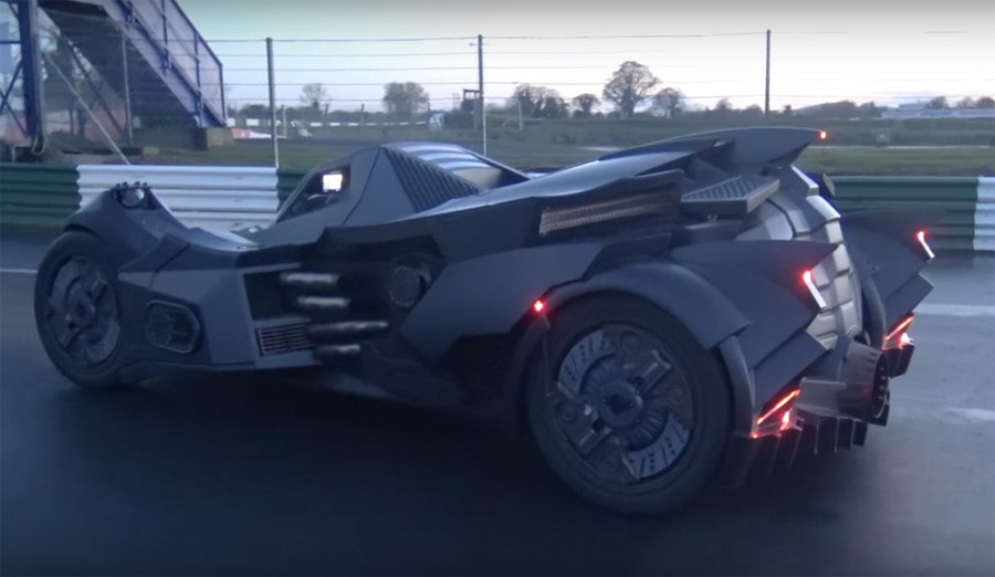 Transformer une Lamborghini en Batmobile de Batman Arkham Knight